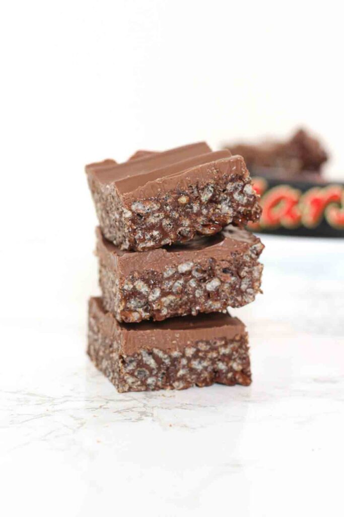Mars Bar Traybake Cake (No-Bake Mars Bar Rice Krispie Squares ...