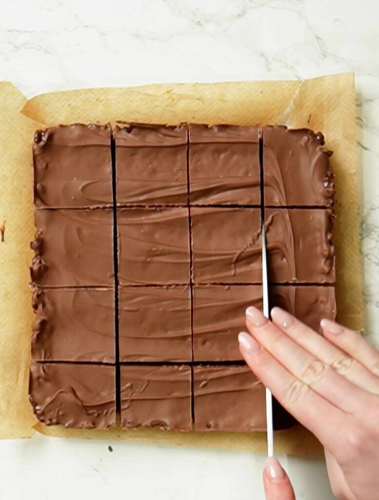 Mars Bar Traybake Cake (No-Bake Mars Bar Rice Krispie Squares ...