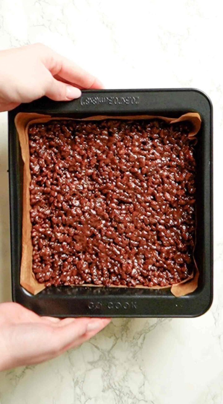 Mars Bar Traybake Cake (No-Bake Mars Bar Rice Krispie Squares ...