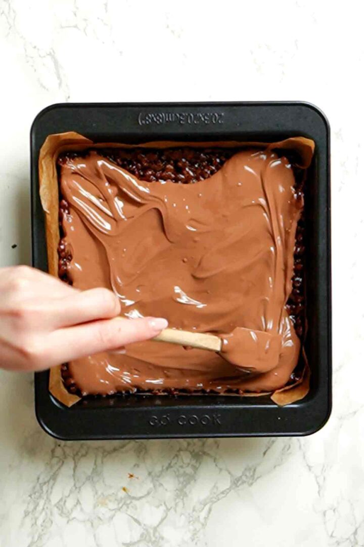 Mars Bar Traybake Cake (No-Bake Mars Bar Rice Krispie Squares ...
