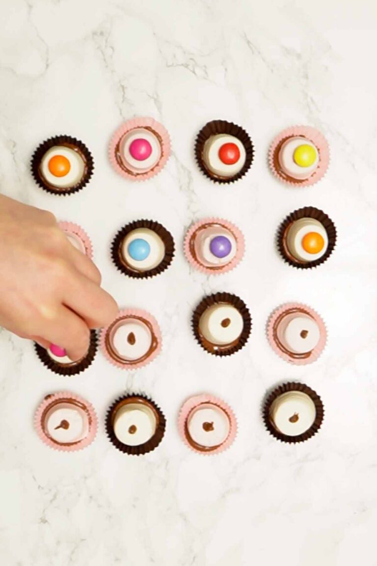 Marshmallow Top Hats With Chocolate
