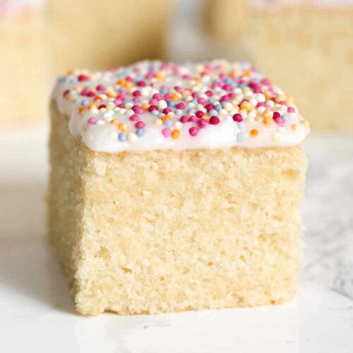 Old School Dinner Sponge Cake (Sprinkle Traybake)